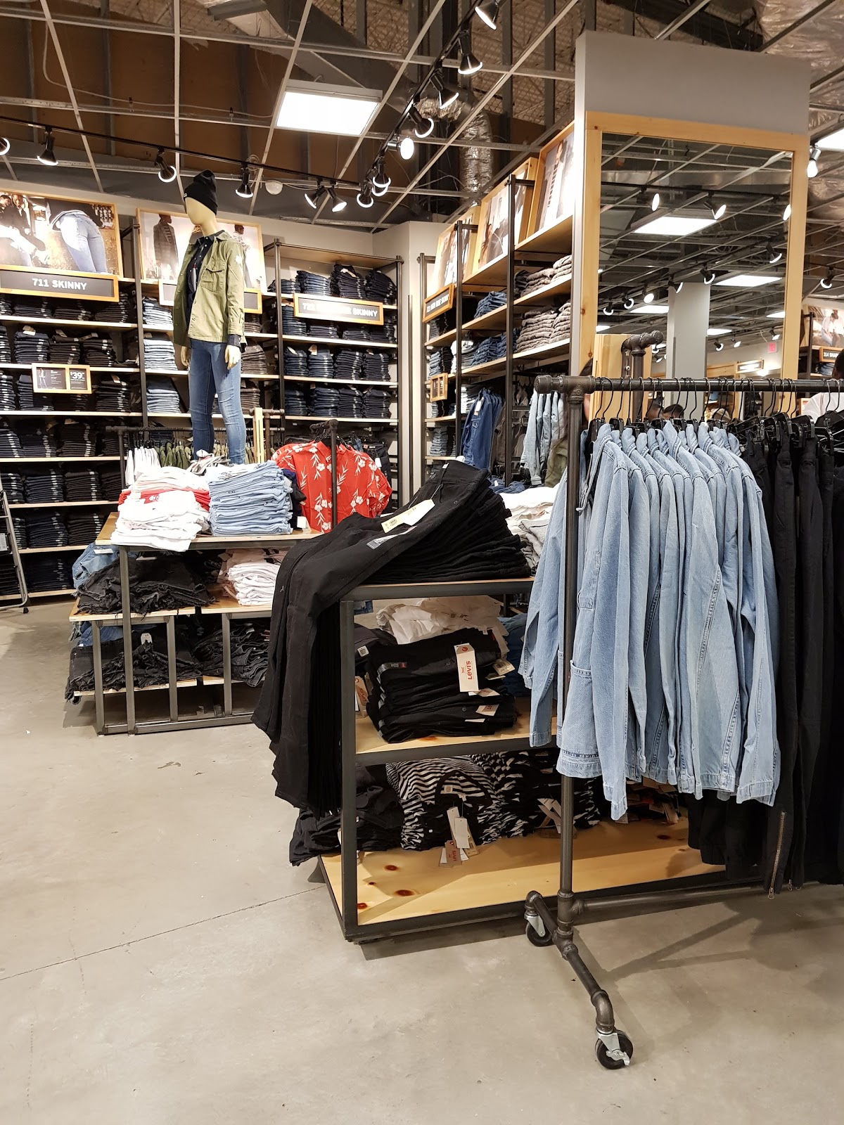 Levi's® Outlet Store Dolphin Mall in Miami, FL | Levi's® Denim & Jeans