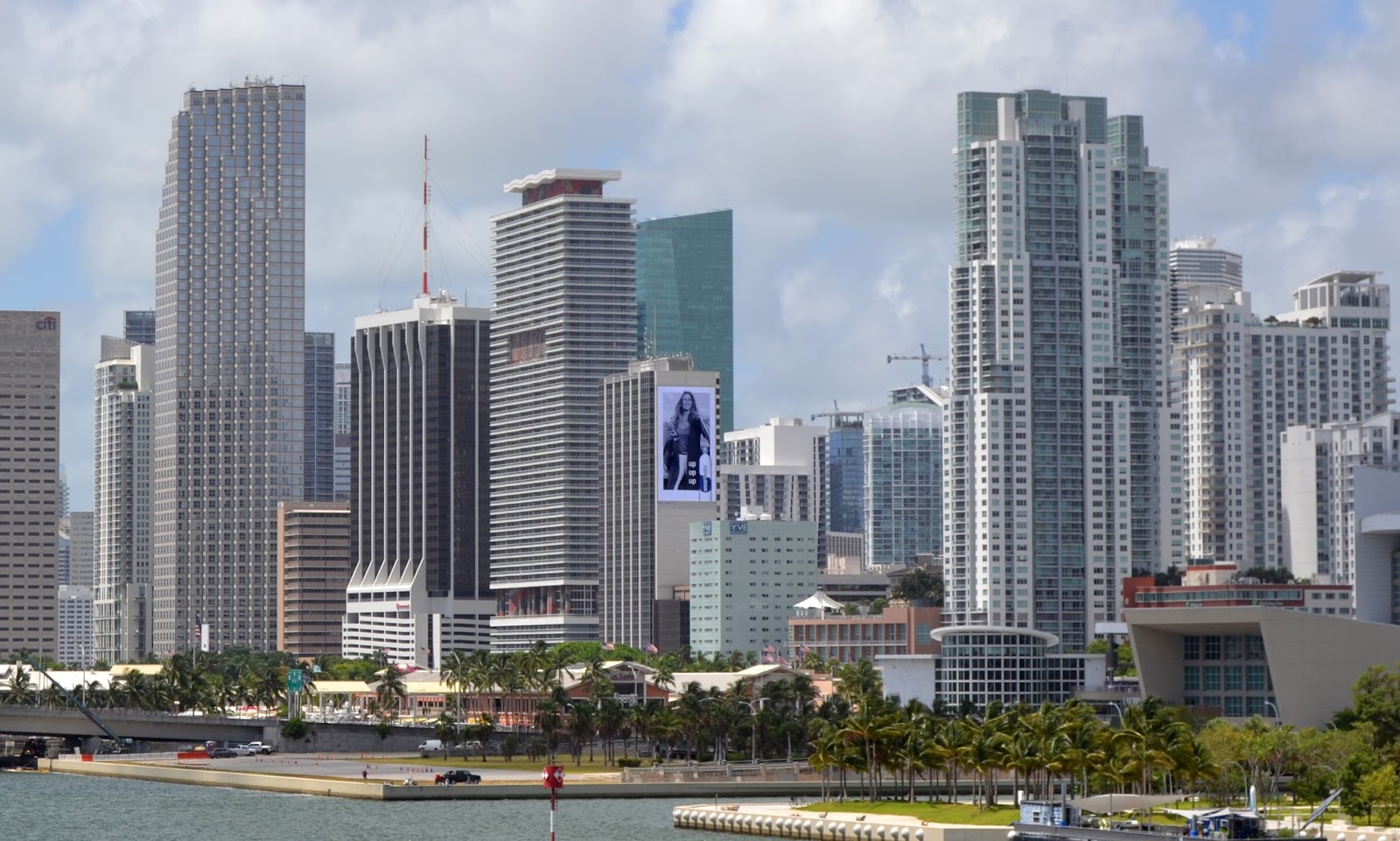 OUTFRONT Media Canada | Outdoor Advertising | Outdoor Media